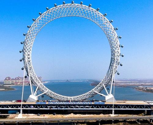 Spokeless Ferris Wheel